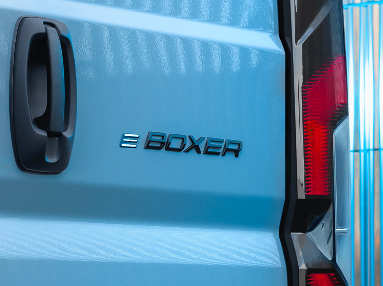PEUGEOT E-BOXER & BOXER: der Transporter mit Elektro- oder Dieselmotor
