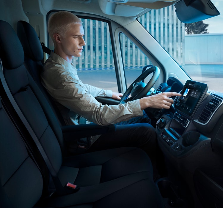 PEUGEOT E-BOXER & BOXER: der Transporter mit Elektro- oder Dieselmotor